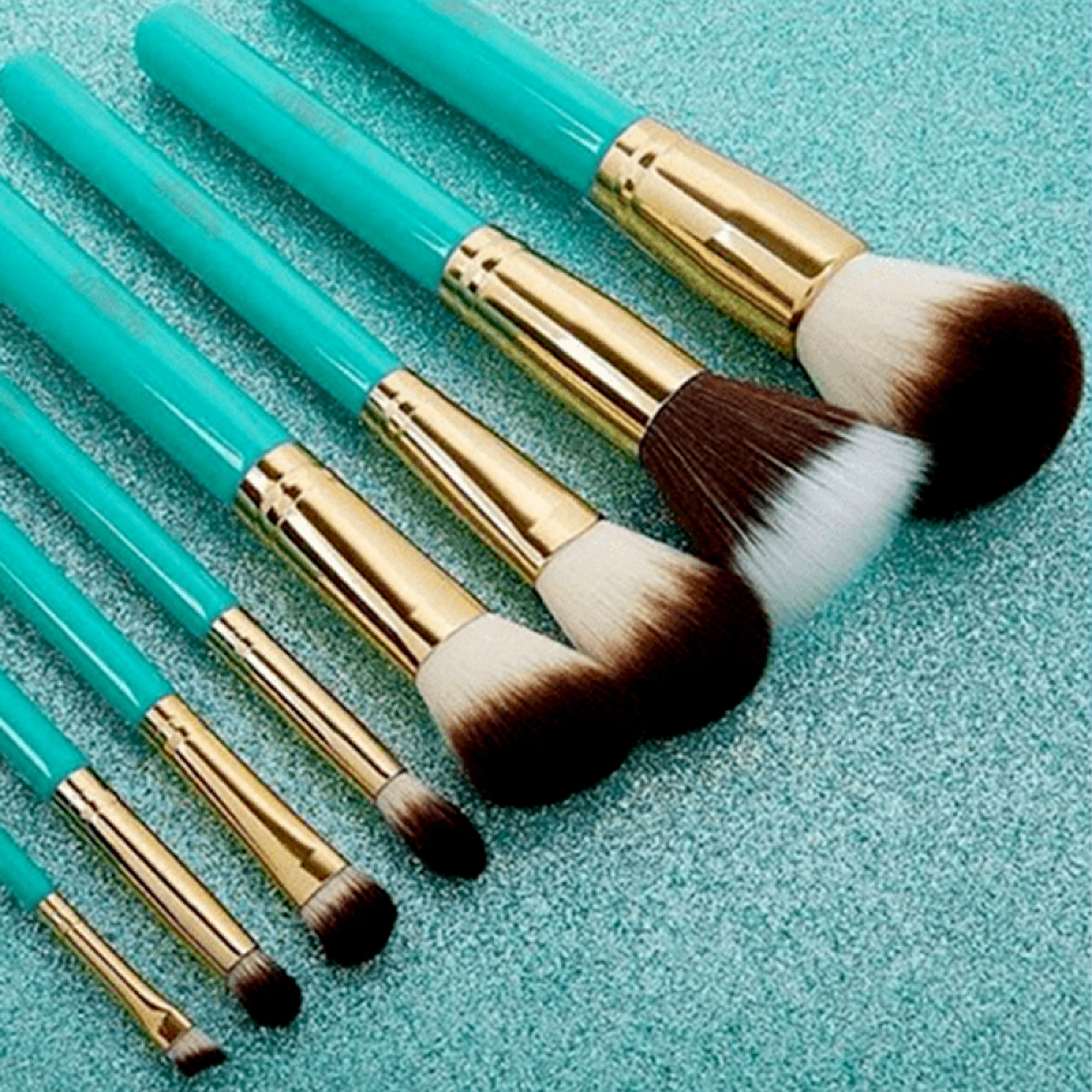 BH Cosmetics Green Brush Set -8 Brushes
