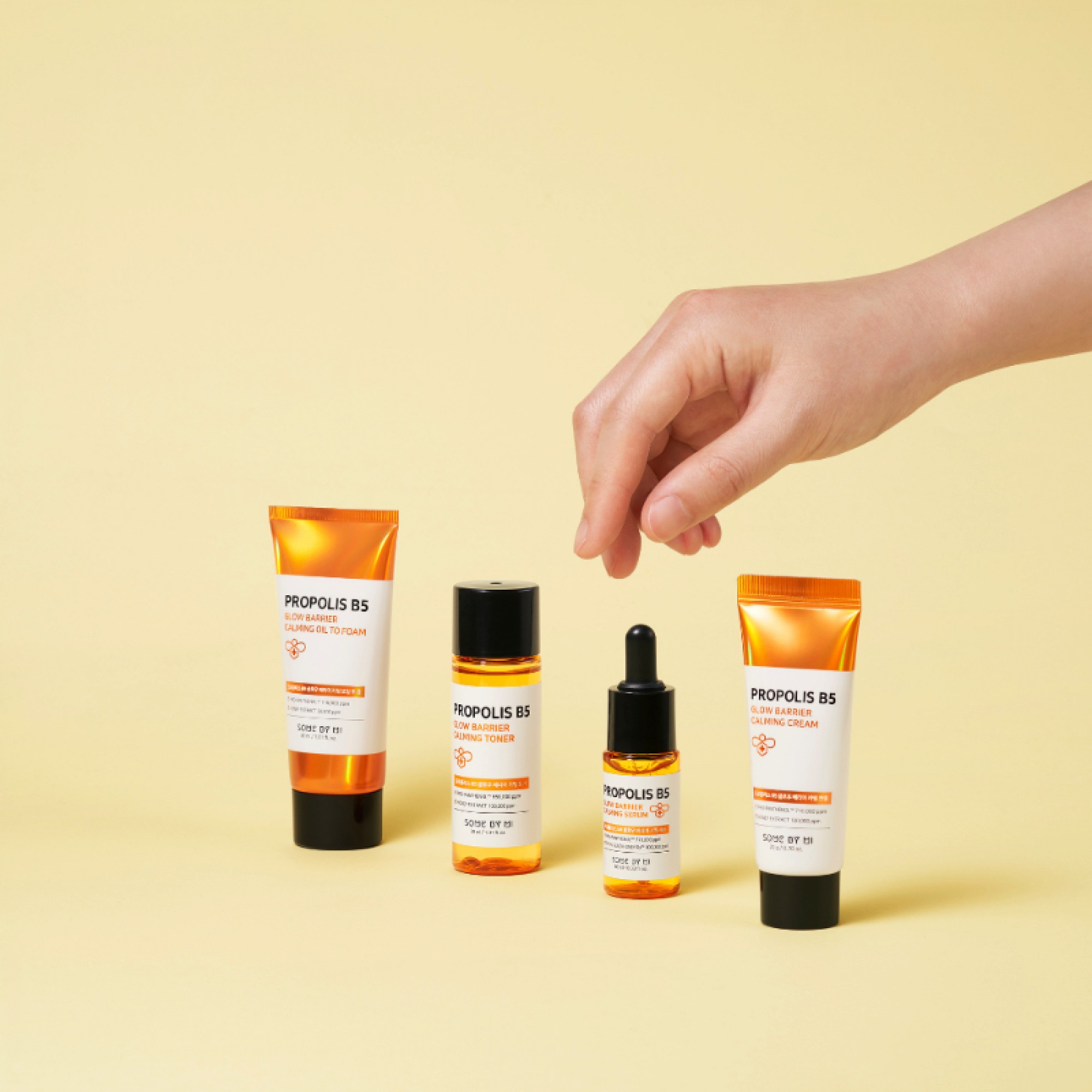Propolis and Vitamin B5 complex to lighten and protect the skin